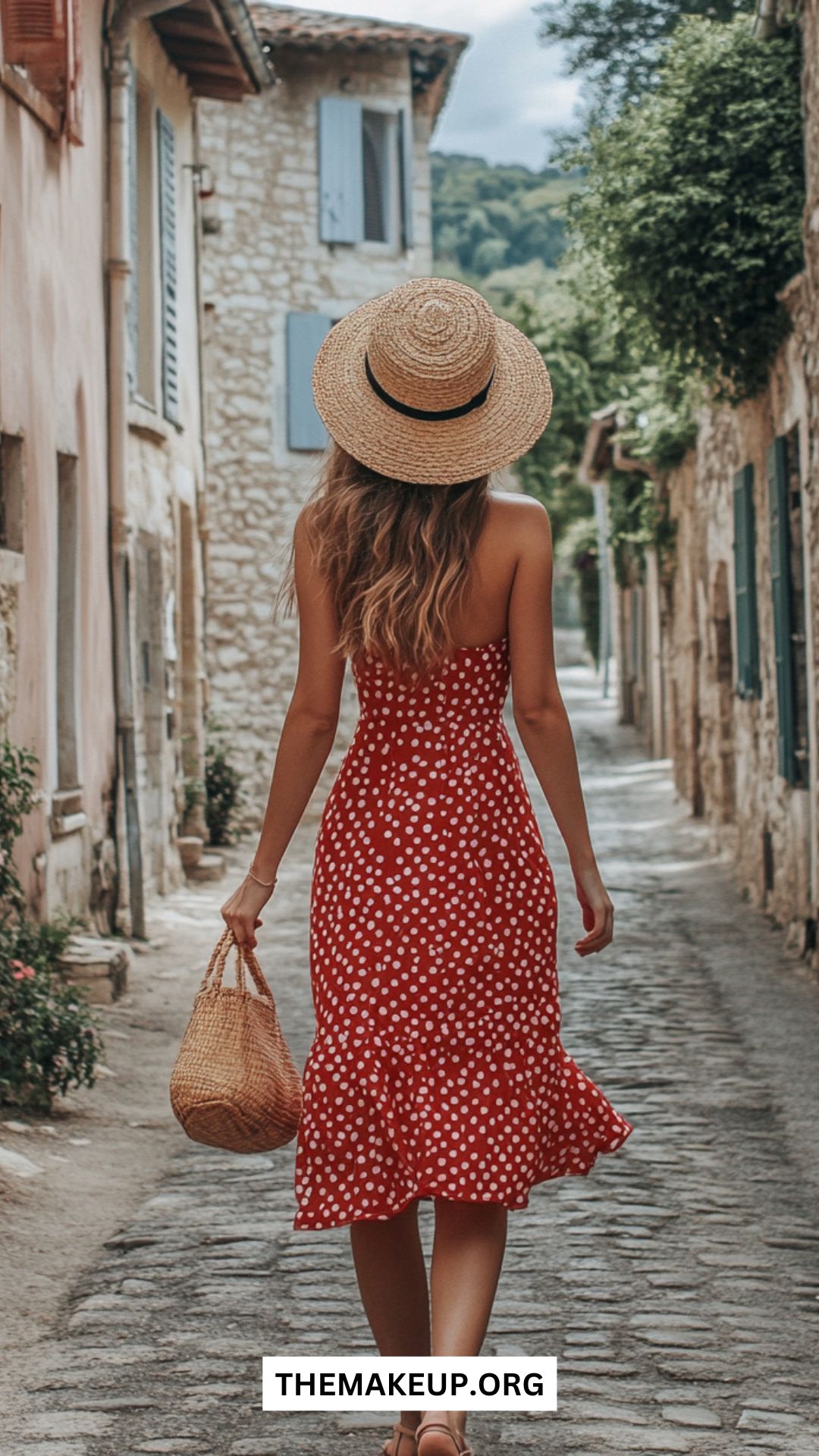 European Summer Outfits: Chic, Effortless & Timeless Looks - The Makeup